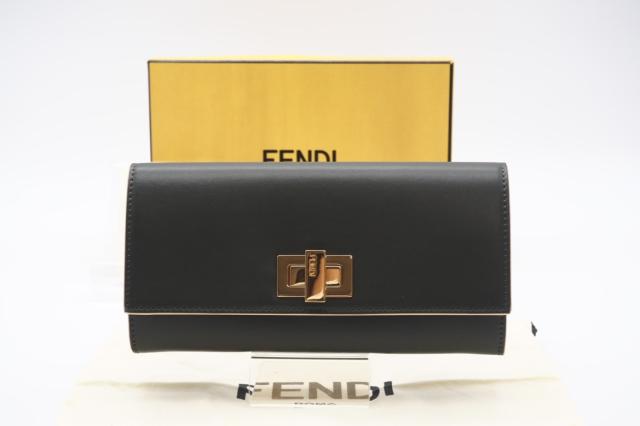☆安心の3大保証☆ ABランク ≪FENDI フェンディ/二つ折り長財布≫ 8M0377 ピーカブーレザー コンチネンタル ウォレット カーキ ベージュ 送料無料