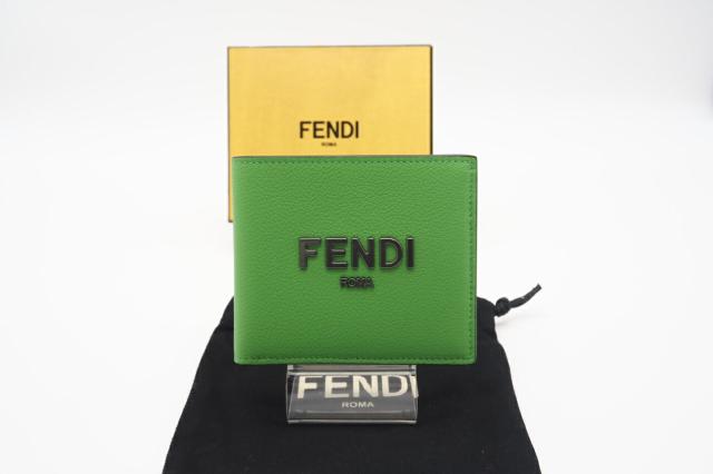 ☆安心の3大保証☆ Aランク ≪FENDI フェンディ/二つ折り財布≫ 7M0169 ロゴプレートカーフレザー コンパクトウォレット グリーン 極美品 送料無料