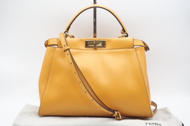 ☆安心の3大保証☆ ABランク ≪FENDI フェンディ/2WAYバッグ≫ 8BN226 ピーカブー レギュラー レザー ハンドバッグ イエロー 美品 送料無料