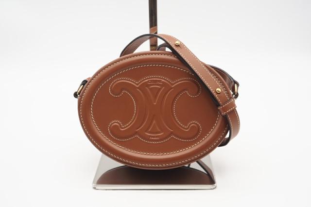 ☆安心の3大保証☆ Aランク ≪CELINE セリーヌ/ショルダーバッグ≫ 10I703DPQ トリオンフ オーバルパース キュイル レザー ブラウン 極美品 送料無料