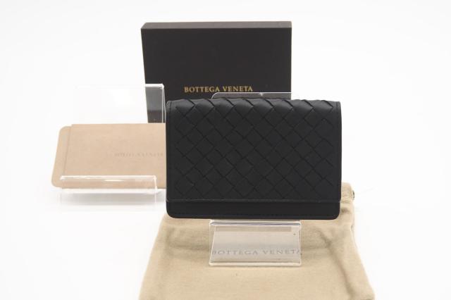 ☆安心の3大保証☆ Aランク ≪BOTTEGA VENETA ボッテガ ヴェネタ/二つ折りカードケース≫ 529121 イントレチャート レザー ブラック 極美品 送料無料