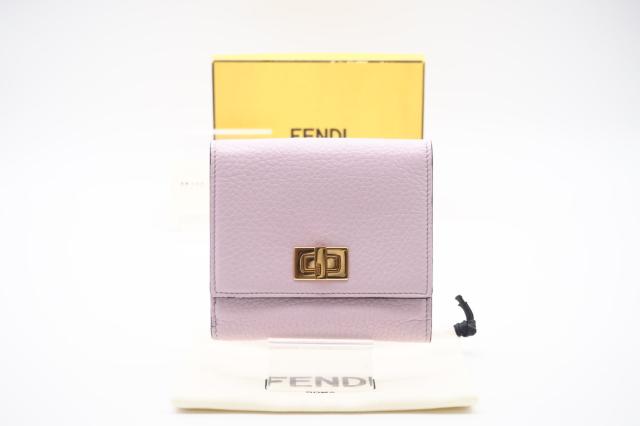 ☆安心の3大保証☆ Aランク ≪FENDI フェンディ/二つ折り財布≫ 8M0438 ピーカブー レザー セレリア コンパクトウォレット ピンク 極美品 送料無料