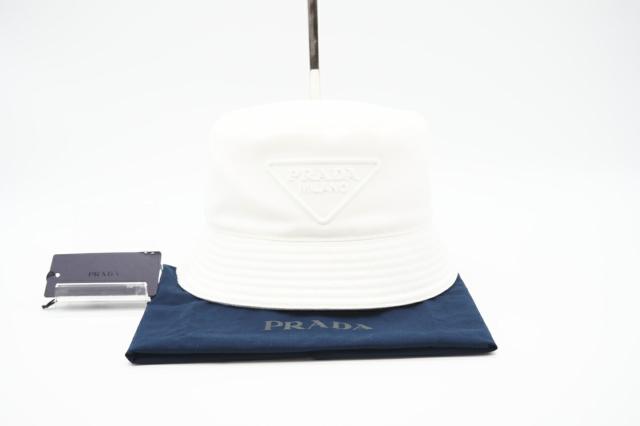 ☆安心の3大保証☆ Aランク ≪PRADA プラダ/帽子≫ 2HC137 2FMB トライアングルロゴマーク 刺繍 バケットハット ホワイト 極美品 送料無料