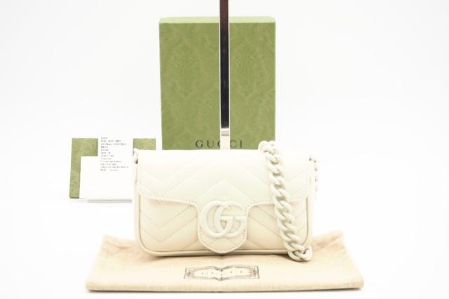 ☆安心の3大保証☆ Aランク ≪GUCCI グッチ/ショルダーバッグ≫ 699757 GGマーモント レザー チェーン ホワイト ロゴマーク 極美品 送料無料