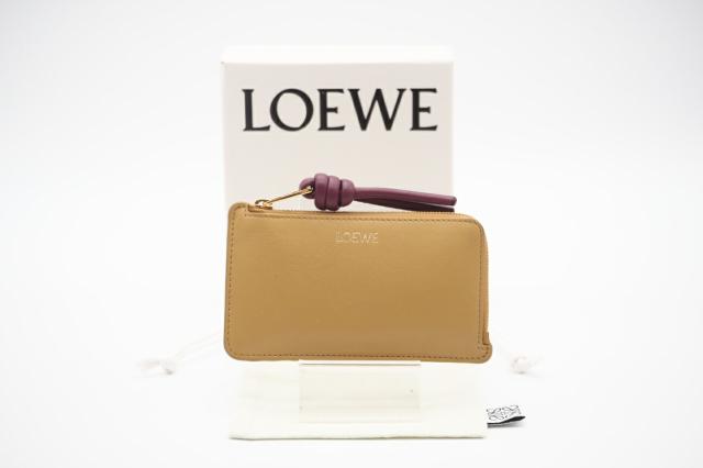 ★3日以内返品可★ LOEWE ロエベ CEM1Z40X02 シャイニーナパカーフ ノット カードホルダー サハラ クリムゾン ケース