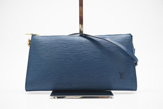 ★３日以内返品可★ LOUIS VUITTON ルイ ヴィトン M52945 エピ ポシェット アクセソワール トレドブルー バッグ