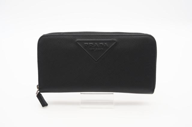 ★３日以内返品可★ PRADA プラダ 2M1317 エンボスロゴ サフィアーノ レザー ブラック ラウンドファスナー長財布