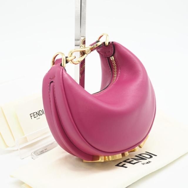 ★3日以内返品可★ FENDI フェンディ 7AS089 ナノ フェンディグラフィ ピンクレザー チャーム ピンク ゴールド ポーチ 美品