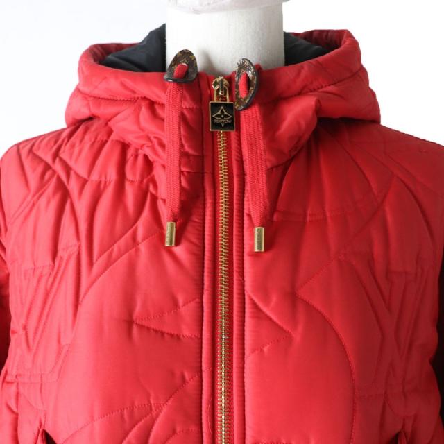 極美品☆現行 定価759000円 正規品 ルイヴィトン 2023年 1AAKBI フード付き キルテッドモノグラムロングパーカ レッド 36 イタリア製 極美品☆現行 定価759000円 正規品 ルイヴィトン 2023年 1AAKBI フード