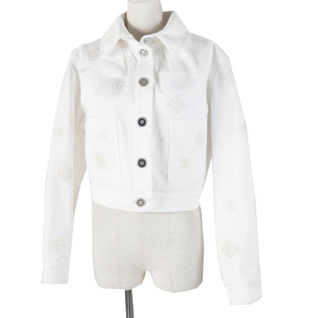 極美品◎CHANEL シャネル P70204 コットン ココマークボタン カメリアエンボス クロップド丈 デニムジャケット ホワイト 36 伊製 正規品