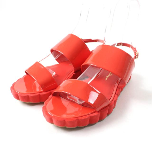 未使用品★Salvatore Ferragamo サルヴァトーレフェラガモ バックストラップ付 パテントレザー フラットサンダル レッド 6.5 保存袋付き