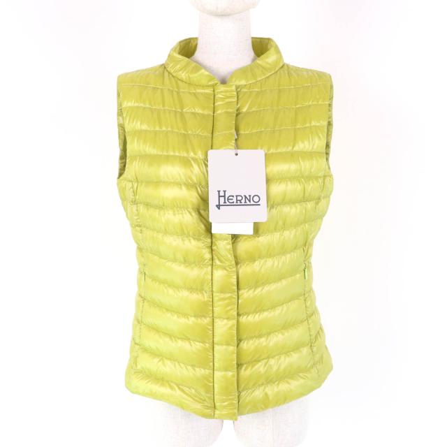 未使用品★Herno ヘルノ 2018年製 PI0601D ロゴプレート付 比翼仕立て ライトダウンベスト アウター グリーン系 44 正規品