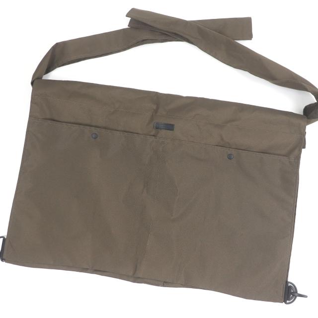 極美品□ISSEY MIYAKE MEN イッセイミヤケ メン ME81-AG550-65 KASAYA 2WAY ショルダーバッグ 袈裟バッグ カーキ 日本製 定価35000円