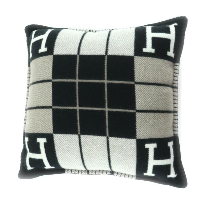 未使用品★HERMES エルメス アヴァロンIII PM カシミヤ混 エクリュ・ノワール 現行品 クッション 箱・保存袋付 正規品 定価128700円