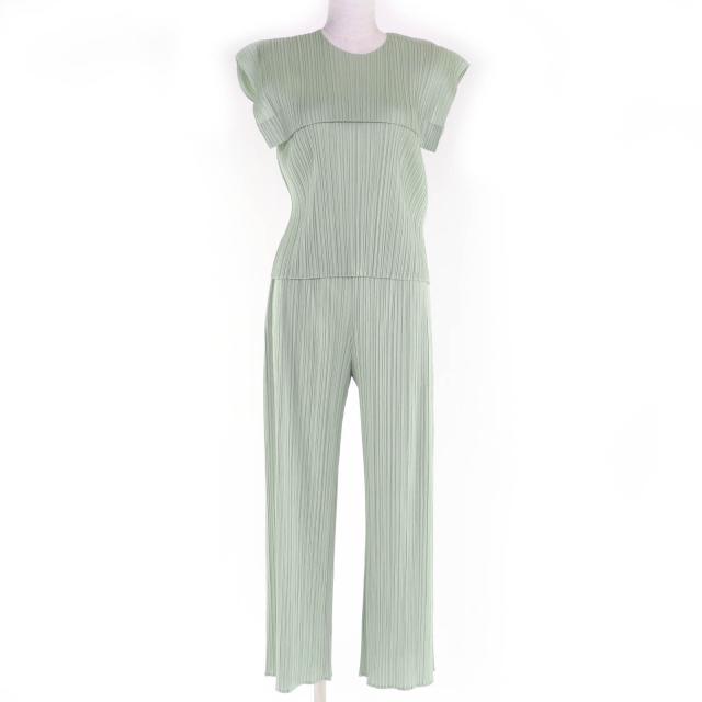 未使用品☆PLEATS PLEASE プリーツプリーズ イッセイミヤケ 25SS セットアップ グリーン トップス：3 パンツ：4 正規品 レディース