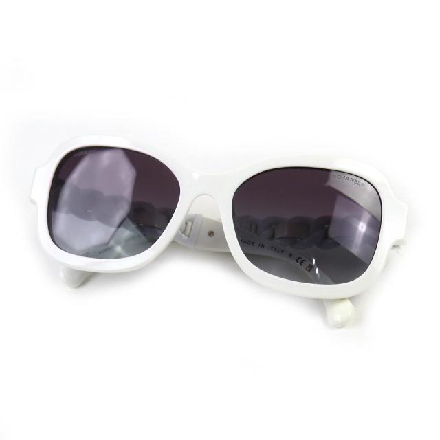 極美品△CHANEL シャネル 5465-Q-A ココマーク パテントレザー チェーン スクエア シェイプ バタフライ サングラス ホワイト 55□18 140