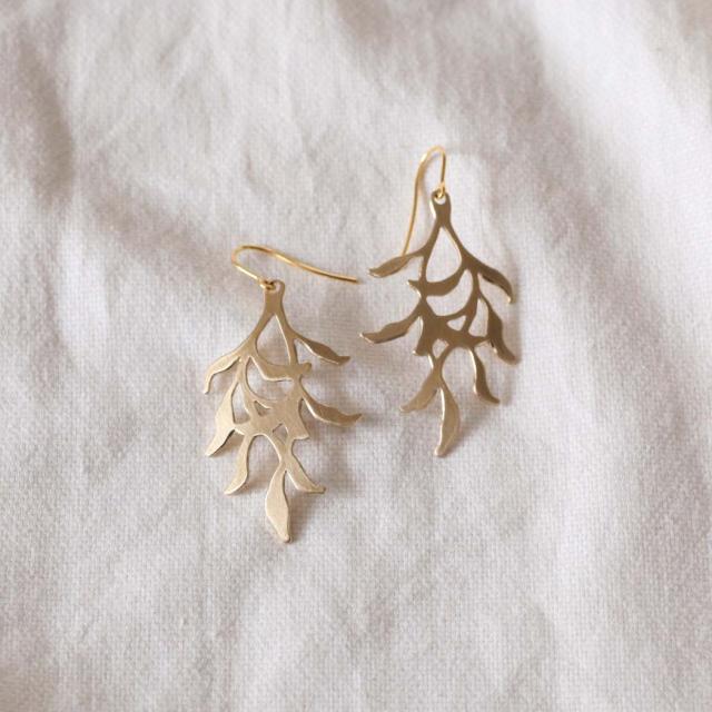 mnoi（ムノイ） / brass earrrings ピアス / イヤリング - weeping 母の日