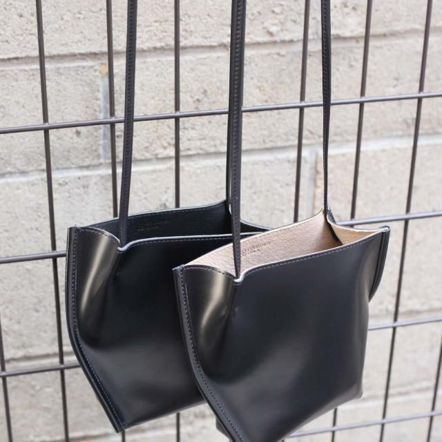 COURTNEY ORLA (コートニーオーラ) SLOPE TOTE mini ブラック/パールグレー SLO23SPV011001BK/PLG ショルダーバッグ 黒  シンプル 無地 鞄 ビジネス 通勤 仕事 【FES10】