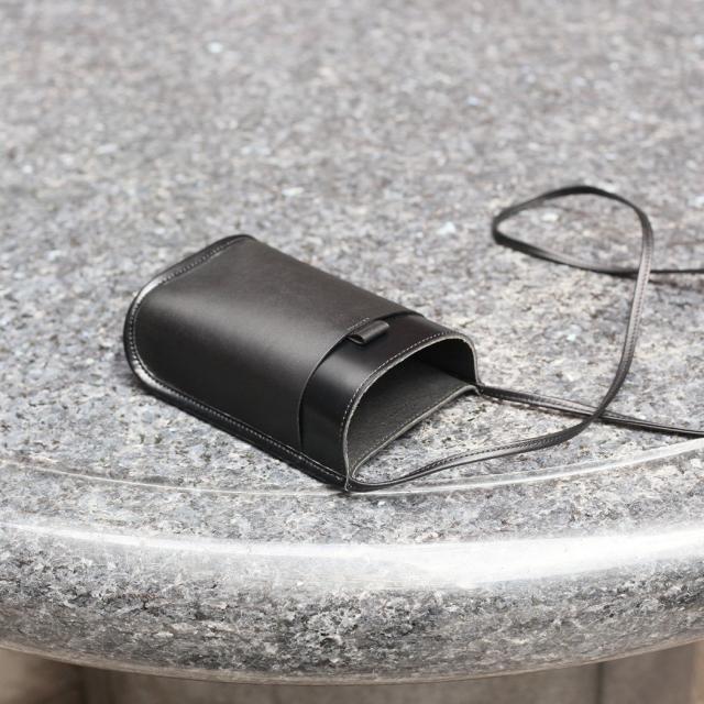 COURTNEY ORLA (コートニーオーラ) / CURVE POCKET TOTE mini - ブラック/ブラック CRP23FPV017001BK/BK ショルダーバッグ  黒 ブラック シンプル 無地 鞄 バ…