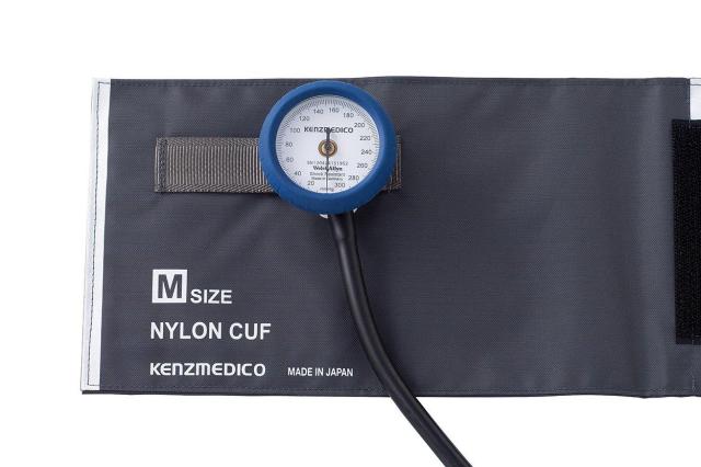 ケンツメディコ No.555 耐衝撃性アネロイド血圧計 グレー 標準型カフ仕様 0555B025 1個