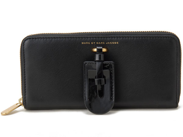 訳あり 背面に異物j混入､正面汚れ ﾏｰｸﾊﾞｲ ﾏｰｸｼﾞｪｲｺﾌﾞｽ  ﾗｳﾝﾄﾞﾌｧｽﾅｰ長財布 0005388-001 ﾌﾞﾗｯｸ ﾚﾃﾞｨｰｽ 新品