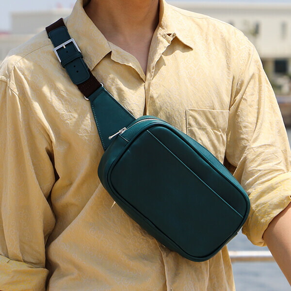 ボディーバッグ 本革 メンズ おしゃれ ウエストポーチ 肩掛け プレゼント ショルダーバッグ ファスナー付き ブースターズ ミネルバリスシオ レザー  コンパクトサイズ Boosters 人気 男性