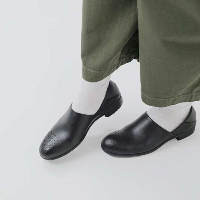 トラベルシューズバイショセ パンプス TRAVEL SHOES by chausser メダリオン レザー パンプス tr-010