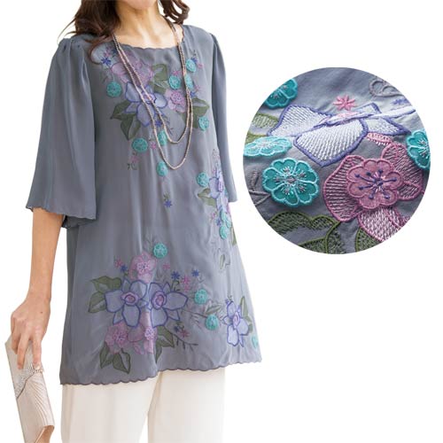 シルク100％ モチーフ刺しゅうチュニック ブル−グレー 五分袖 チュニック トップス レディース 婦人服 ミセス シニア 5分袖 オシャレ 華やか 花柄 フラワー スカラップ仕上げ シニアファッション 40代 50代 60代 70代 80代 母の日 お母さん 春夏　sowa　p19626