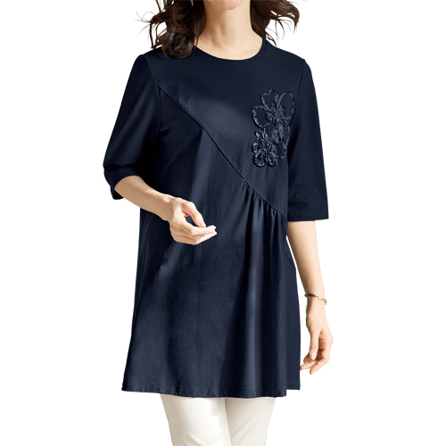日本製 花モチーフ刺しゅう チュニック ネイビー チュニック 花 刺繍 カットソー 五分袖 クルーネック レディース 婦人服 ミセス シニア 女性 大人 丸首 紺色 フラワーモチーフ 無地 シンプル 体型カバー 40代 50代 60代 70代 80代 母の日 お母さん 春夏　nss　p24078
