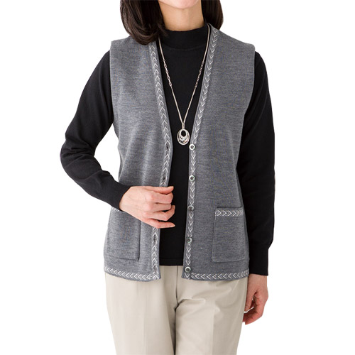 ウール混 ベスト 前開き ポケット付き ニット レディース 日本製 ポケット付Vネックベスト グレー 婦人服 ミセス シニア 女性 無地 V首 シンプル ジャガード シニアファッション 40代 50代 60代 70代 80代 母の日 お母さん おばあちゃん 秋冬　fuji　p25029　p27661