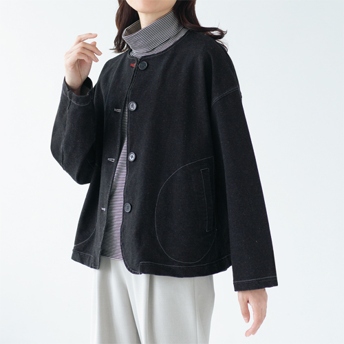 デニム風素材 ゆったりジャケット ブラック ノーカラージャケット アウター 黒 ステッチ レディース 婦人服 ミセス シニア 女性 ストレッチ クルーネック カジュアル シンプル 大人かわいい 体型カバー ファッション 50代 60代 70代 80代 母の日 お母さん 秋冬　nss　p26092