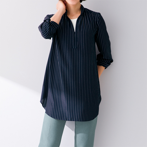 日本製 ストライプ柄プリント ロングブラウス ネイビー チュニック ブラウス 紺色 長袖 レディース 婦人服 ミセス シニア 女性 おしゃれ シンプル 縞模様 縞柄 縦縞 体型カバー シニアファッション 40代 50代 60代 70代 80代 90代 母の日 お母さん 春夏　fuji　p26904