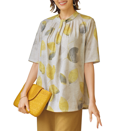 タック使いカットソーチュニック ライトベージュ イエロー系 チュニック 五分袖 リーフ柄 ベージュ イエロー レディース 婦人服 ミセス シニア 女性 薄茶色 黄色 ボウタイ風 上品 フェミニン ファッション 40代 50代 60代 70代 80代 90代 母の日 お母さん 春夏　nss　p27274