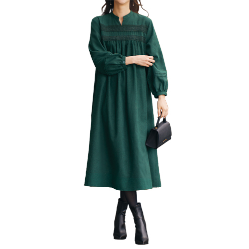 胸元レース使いワンピース グリーン ワンピース 膝下丈 長袖 レース 緑 レディース 婦人服 ミセス シニア 女性 大人 バンドカラー パフ袖 パフスリーブ 無地 ナチュラル クラシカル シンプル シニアファッション 40代 50代 60代 70代 80代 母の日 お母さん 秋冬　nss　p27890