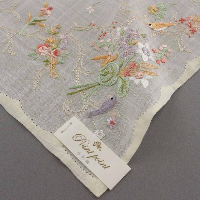 【送料無料】ベトナム手刺繍ハンカチ　花　5213 クリーム