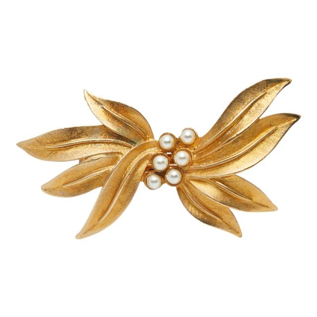 ドルチェアンドガッバーナ フラワーモチーフ ブローチ ゴールド メッキ フェイクパール レディース DOLCE&GABBANA 【中古】