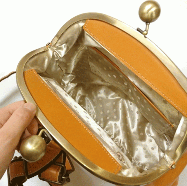 日本製 本革 レザーリュック がま口リュック 丸い ころん 無段階調整