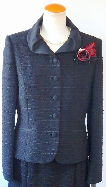 【送料無料・代引き手数料無料】INVOLVE(インボルブ)タック衿 丹後ちりめん 日本製 フォーマルスーツ 礼服２Ｐ 礼服女性 喪服 レディースフォーマル 喪＆祝対応 (９号,１１号,１３号,１５号) 卒業式 入学式 冠婚葬祭 ブラックフォーマル 喪服