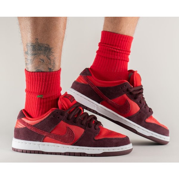 SB ダンク ロー チェリー Nike SB Dunk Low Cherry 正規品 全国送料無料