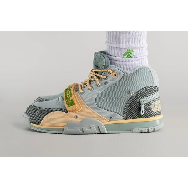 トラヴィス スコット×ナイキ エアトレーナー1 SP グレーヘイズ アンド ダスティセージ Travis Scott×Nike Air Trainer 1 SP Grey Haze and Dusty Sage
