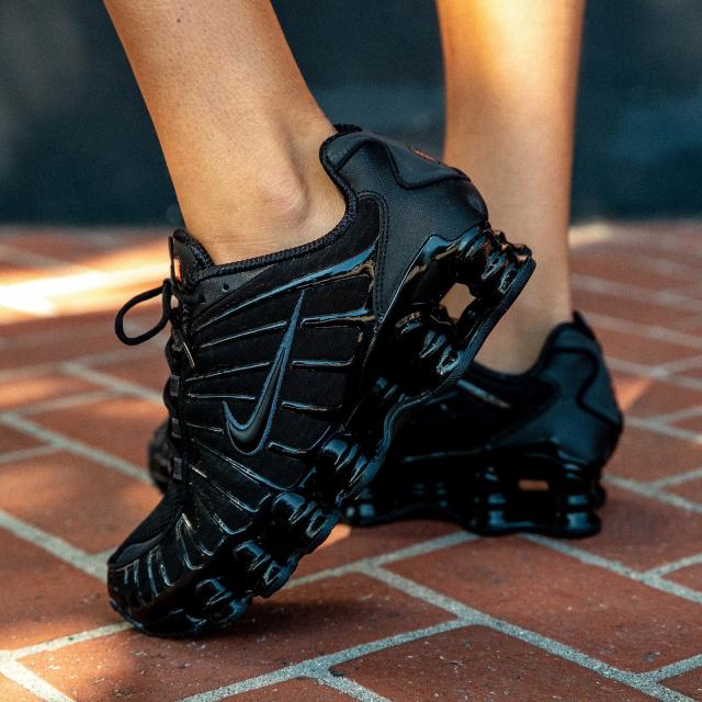 ナイキ ウィメンズ ショックス TL ブラック アンド マックスオレンジ Nike WMNS Shox TL Black and Max Orange