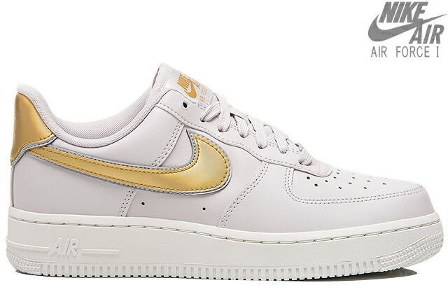 NIKE WMNS AIR FORCE 1 ’07 AR0642-001 VAST GREY/LLIC GOLD/SUMMIT WHITE ナイキ ウィメンズ エア フォース 1 ロー 07 グレー ゴールド 定番 メンズ レディース スニーカー