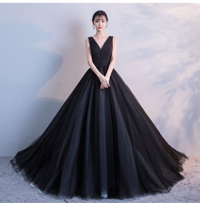 2024ブラックファッションディープVネックイブニングドレスバンケットビッグバックレスAラインスカートビッグテールキャットウォークドレスレディース
