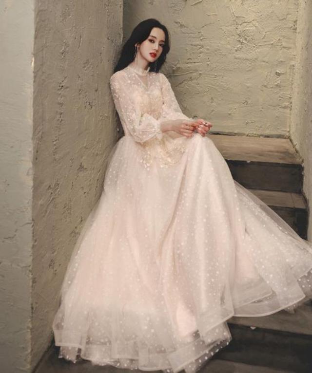 ドレス女性パーティー成人式2024新品白いパーティーパーティー成人式ピーナッツデーパーティー長袖年次パーティーイブニングドレス秋