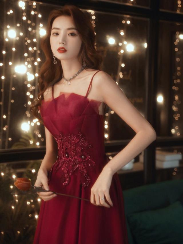 2024新品夏秋雰囲気ワイン赤刺繍ウェディングロングドレスストラップイブニングドレス女性