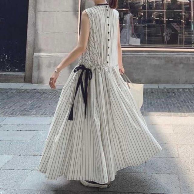 ワンピース ストライプ ロング丈 マキシ丈 ノースリーブ 袖なし サイドリボン ウエストマーク ハイウエスト 脚長効果 スタイルアップ フレア スカート ホワイト白 ボタン バックスタイル S