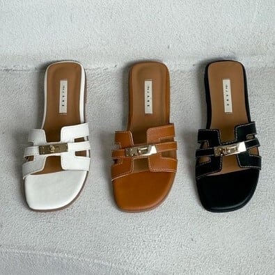 レディース サンダル シャワー サンダル フラットサンダル ぺたんこ オープントゥ 1cmヒール ローヒール バックル ビジュー 歩きやすい 軽い かっこいい カジュアル 大人 流行り 上品