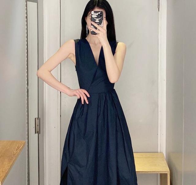 ワンピース デート 袖なし ノースリーブ Vネック 襟付き フレア スリム タイト 細身 ストレート スマート かわいい 大人可愛い きれいめ シンプル カジュアル 大人 上品 おしゃれ お洒落