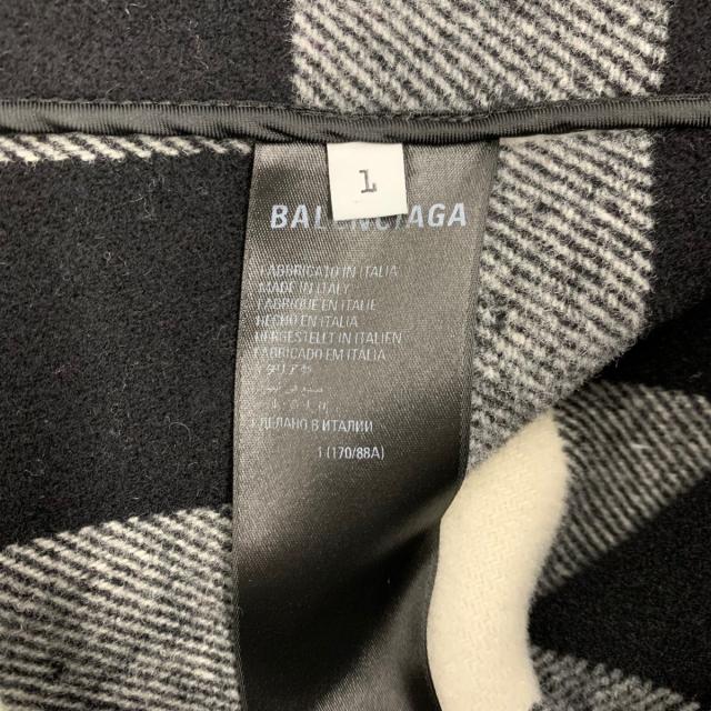 バレンシアガ BALENCIAGA アウター ブラック ホワイト コート Raw Edge