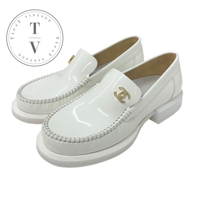 シャネル CHANEL ローファー 革靴 靴 シューズ パテント ホワイト 白 ゴールド ココマーク パール